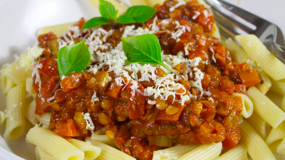 Linsen-Bolognese: vegan, glutenfrei & deftig - lauchundliebe.de
